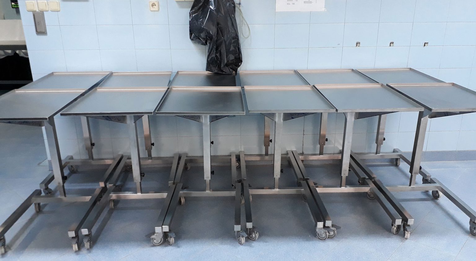 Realizations - Tesy4: Stainless steel furniture for cleanrooms