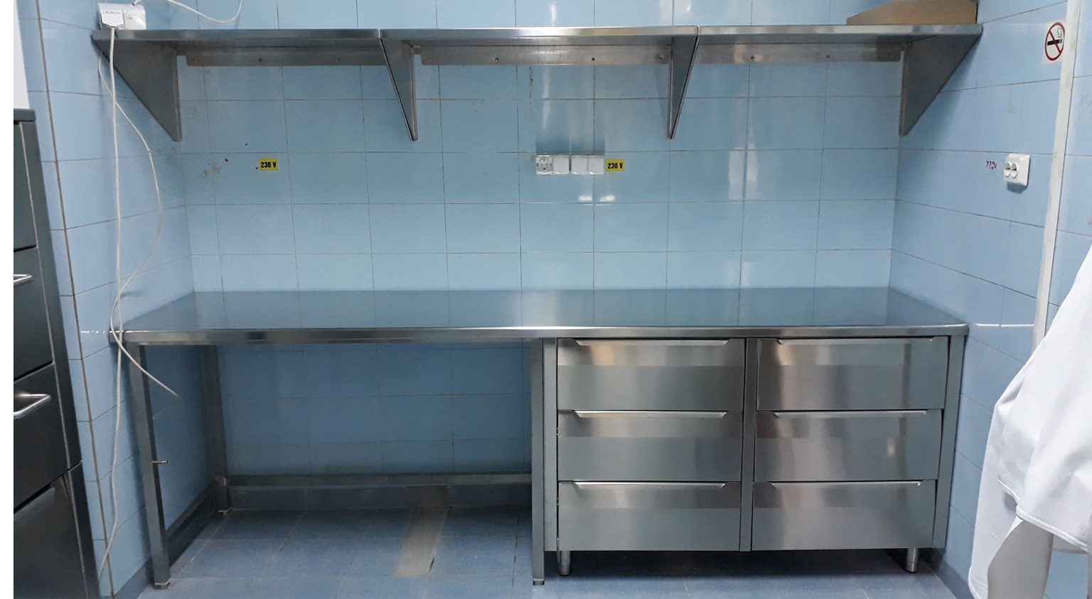 Realizations - Tesy4: Stainless steel furniture for cleanrooms